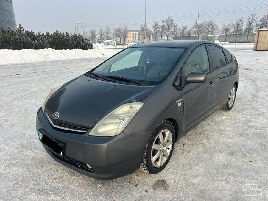 Toyota Prius 2008 in Palanga, with an engine capacity of 1.50 L and mileage of 420 thousand km for 2850 €, photo 1 on AUTOMOTO.COM.LV