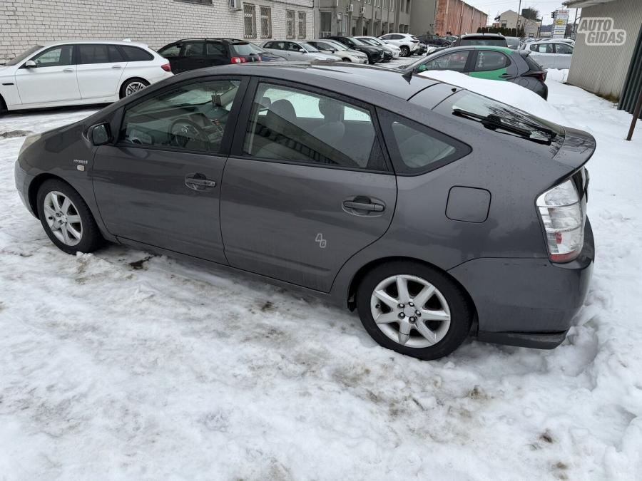 Toyota Prius 2008 in Kaunas, with an engine capacity of 1.50 L and mileage of 460 thousand km for 3500 €, photo 3 on AUTOMOTO.COM.LV