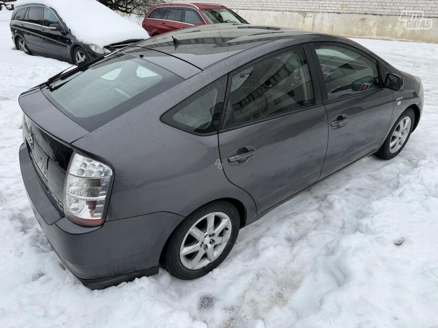 Toyota Prius 2008 in Kaunas, with an engine capacity of 1.50 L and mileage of 460 thousand km for 3500 €, photo 4 on AUTOMOTO.COM.LV