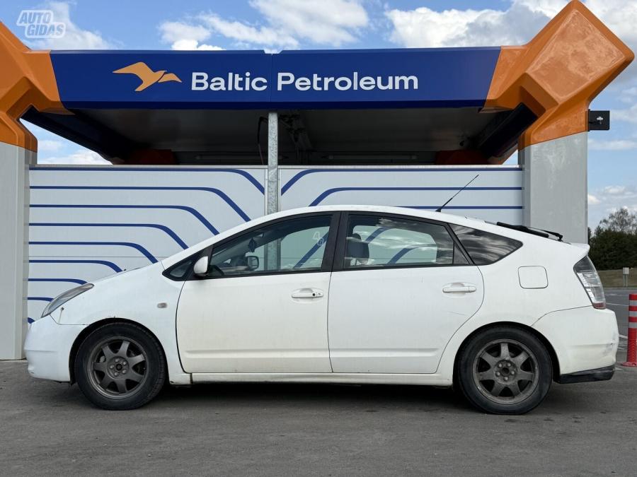 Toyota Prius 2008 in Vilnius, with an engine capacity of 1.50 L and mileage of 520 thousand km for 2550 €, photo 6 on AUTOMOTO.COM.LV