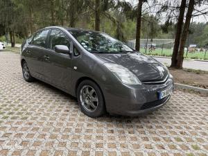 Toyota Prius 2008 in Vilnius, with an engine capacity of 1.50 L and mileage of 281 thousand km for 3600 €, photo 4 on AUTOMOTO.COM.LV