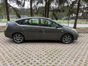 Toyota Prius 2008 in Vilnius, with an engine capacity of 1.50 L and mileage of 281 thousand km for 3600 €, photo 5 on AUTOMOTO.COM.LV