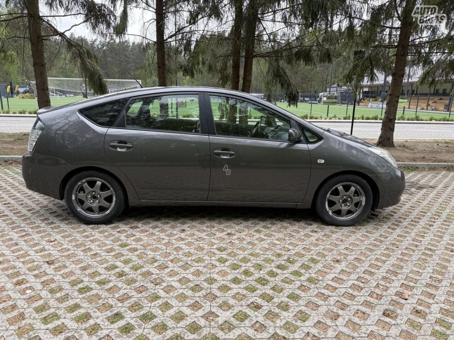 Toyota Prius 2008 in Vilnius, with an engine capacity of 1.50 L and mileage of 281 thousand km for 3600 €, photo 5 on AUTOMOTO.COM.LV