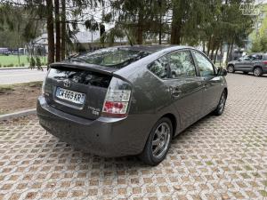 Toyota Prius 2008 in Vilnius, with an engine capacity of 1.50 L and mileage of 281 thousand km for 3600 €, photo 6 on AUTOMOTO.COM.LV