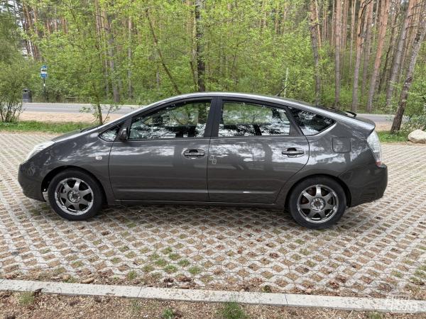 Toyota Prius 2008 in Vilnius, with an engine capacity of 1.50 L and mileage of 281 thousand km for 3600 €, photo 8 on AUTOMOTO.COM.LV