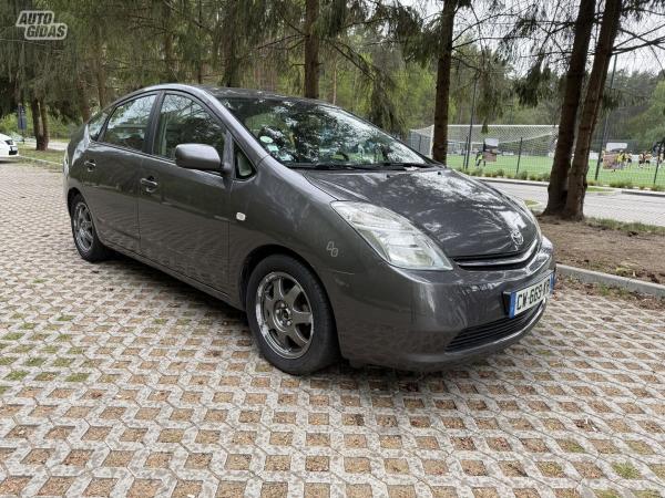 Toyota Prius 2008 in Vilnius, with an engine capacity of 1.50 L and mileage of 281 thousand km for 3600 €, photo 3 on AUTOMOTO.COM.LV