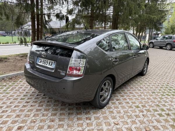Toyota Prius 2008 in Vilnius, with an engine capacity of 1.50 L and mileage of 281 thousand km for 3600 €, photo 5 on AUTOMOTO.COM.LV