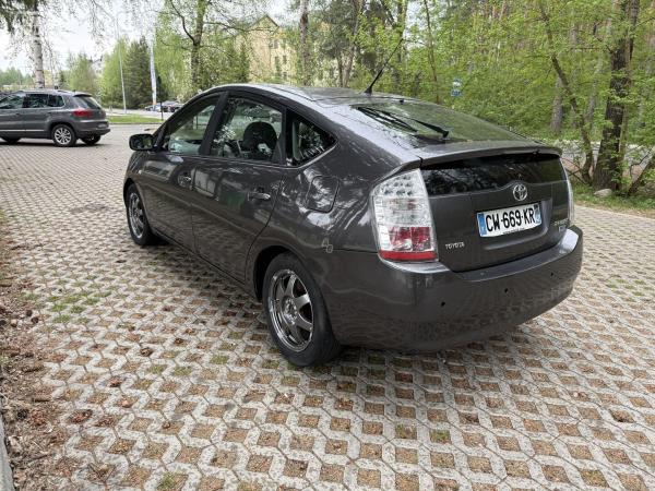 Toyota Prius 2008 in Vilnius, with an engine capacity of 1.50 L and mileage of 281 thousand km for 3600 €, photo 7 on AUTOMOTO.COM.LV