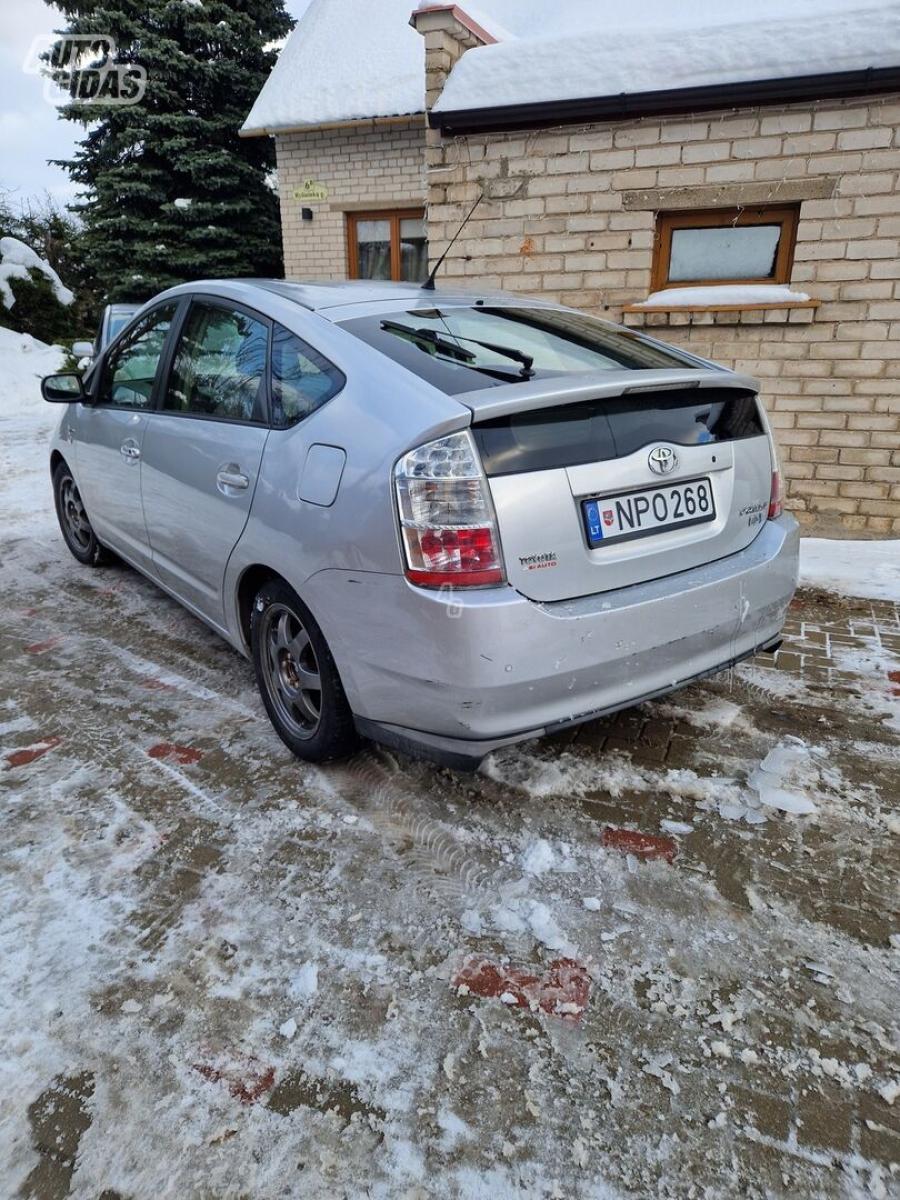 Toyota Prius 2008 in Vilnius, with an engine capacity of 1.50 L and mileage of 302 thousand km for 3099 €, photo 3 on AUTOMOTO.COM.LV