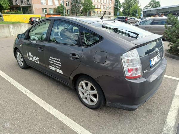 Toyota Prius 2008 in Vilnius, with an engine capacity of 1.50 L and mileage of 452 thousand km for 2450 €, photo 5 on AUTOMOTO.COM.LV
