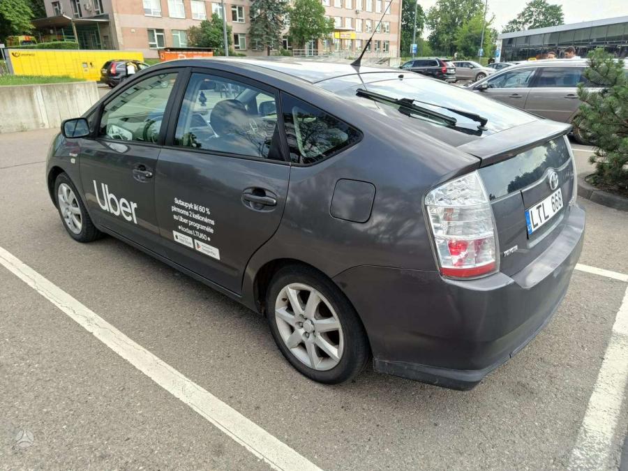 Toyota Prius 2008 in Vilnius, with an engine capacity of 1.50 L and mileage of 452 thousand km for 2450 €, photo 6 on AUTOMOTO.COM.LV