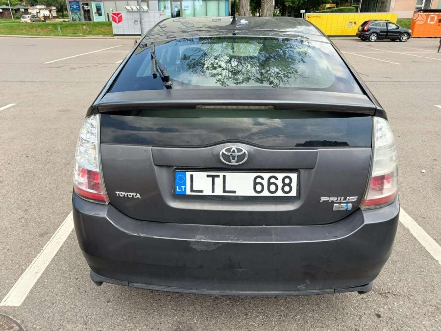 Toyota Prius 2008 in Vilnius, with an engine capacity of 1.50 L and mileage of 452 thousand km for 2450 €, photo 8 on AUTOMOTO.COM.LV