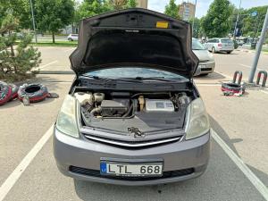 Toyota Prius 2008 in Vilnius, with an engine capacity of 1.50 L and mileage of 452 thousand km for 2450 €, photo 9 on AUTOMOTO.COM.LV