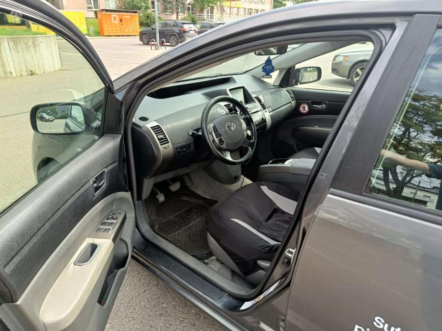 Toyota Prius 2008 in Vilnius, with an engine capacity of 1.50 L and mileage of 452 thousand km for 2450 €, photo 10 on AUTOMOTO.COM.LV