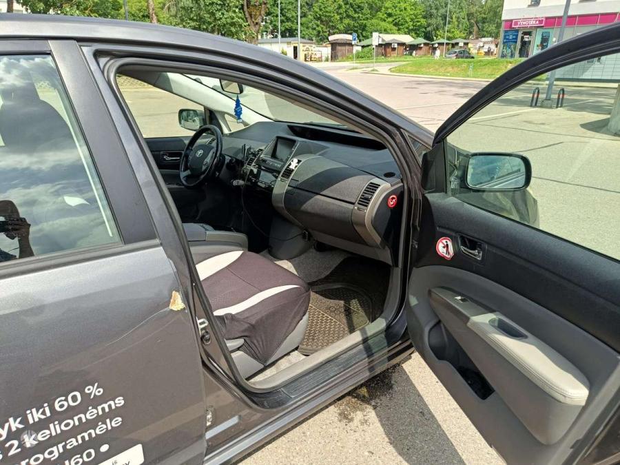 Toyota Prius 2008 in Vilnius, with an engine capacity of 1.50 L and mileage of 452 thousand km for 2450 €, photo 12 on AUTOMOTO.COM.LV