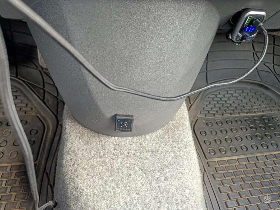 Toyota Prius 2008 in Vilnius, with an engine capacity of 1.50 L and mileage of 452 thousand km for 2450 €, photo 17 on AUTOMOTO.COM.LV
