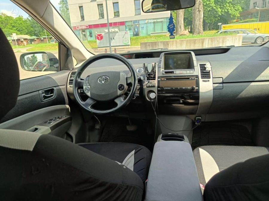 Toyota Prius 2008 in Vilnius, with an engine capacity of 1.50 L and mileage of 452 thousand km for 2450 €, photo 19 on AUTOMOTO.COM.LV