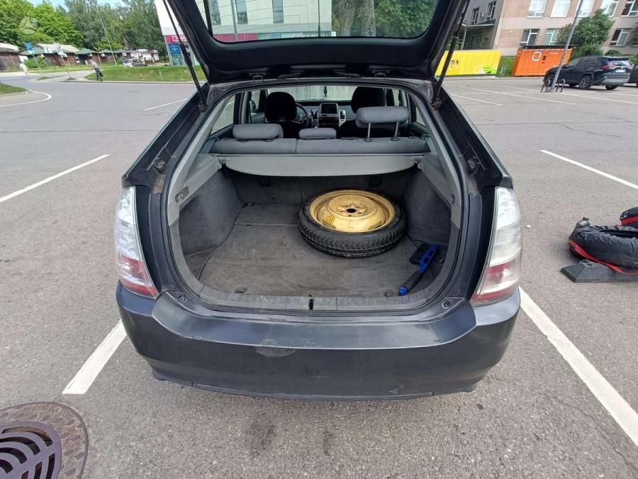 Toyota Prius 2008 in Vilnius, with an engine capacity of 1.50 L and mileage of 452 thousand km for 2450 €, photo 20 on AUTOMOTO.COM.LV