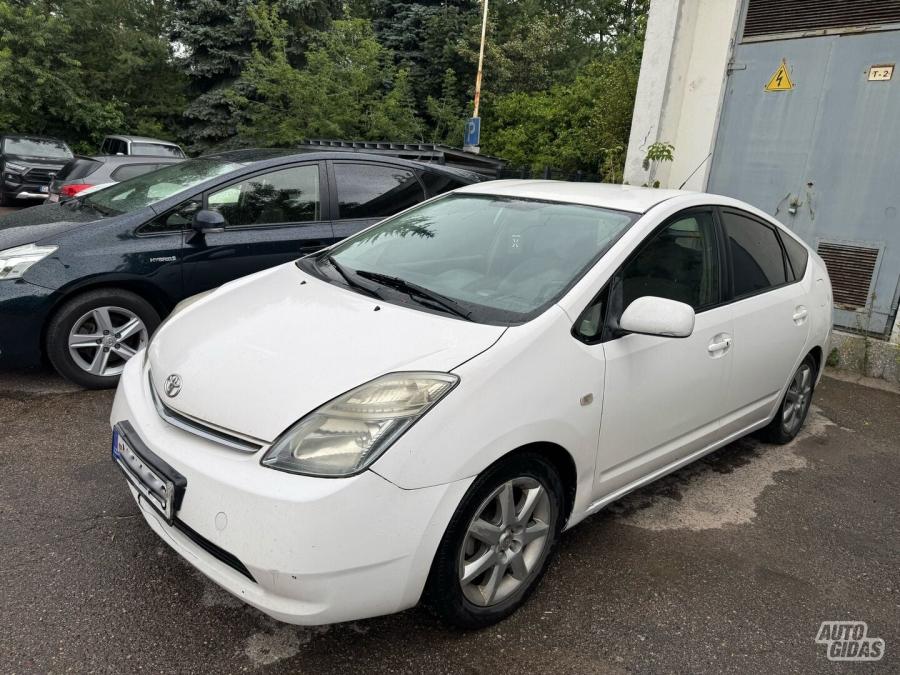 Toyota Prius 2008 in Vilnius, with an engine capacity of 1.50 L and mileage of 300 thousand km for 1750 €, photo 3 on AUTOMOTO.COM.LV