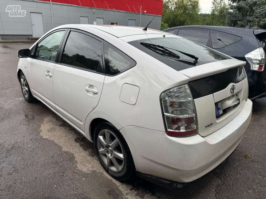 Toyota Prius 2008 in Vilnius, with an engine capacity of 1.50 L and mileage of 300 thousand km for 1750 €, photo 4 on AUTOMOTO.COM.LV