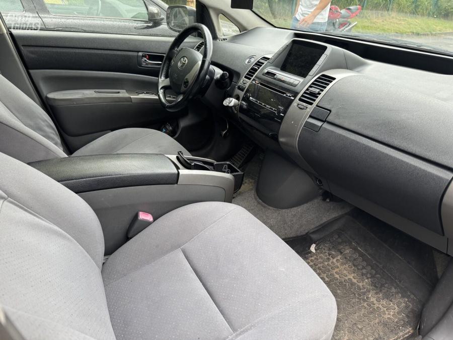 Toyota Prius 2008 in Vilnius, with an engine capacity of 1.50 L and mileage of 300 thousand km for 1750 €, photo 6 on AUTOMOTO.COM.LV