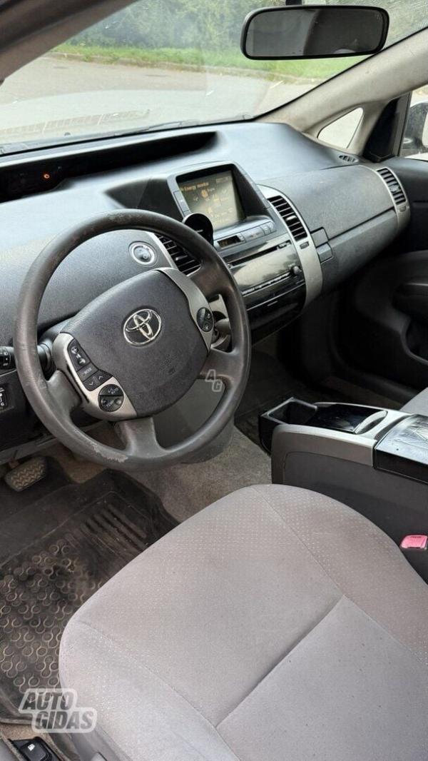 Toyota Prius 2008 Viļņa vietnē Toyota Prius 2008 Viļņa, ar dzinēja tilpumu 1.50 L un nobraukumu 390 tūkst. km par 3000 €, foto 7 vietnē AUTOMOTO.COM.LV