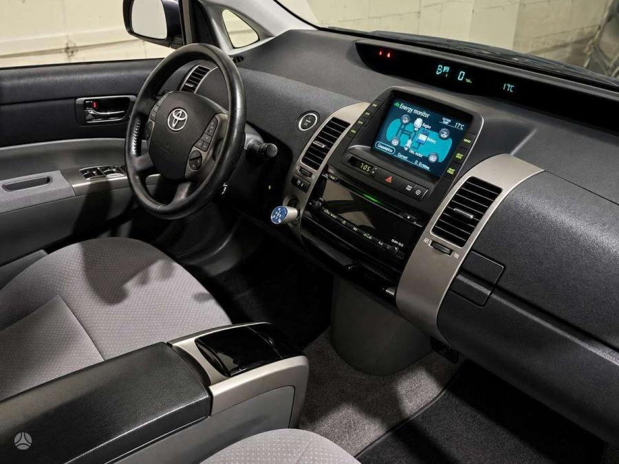 Toyota Prius 2008 in Klaipeda, with an engine capacity of 0.00 L and mileage of 194 thousand km for 3999 €, photo 5 on AUTOMOTO.COM.LV