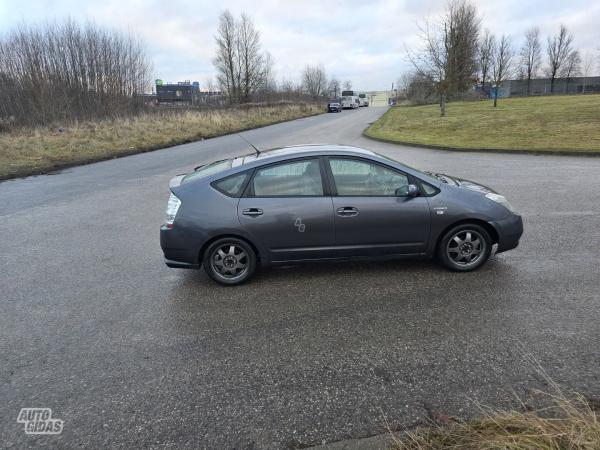 Toyota Prius 2009 Viļņa, ar dzinēja tilpumu 1.50 L un nobraukumu 362 tūkst. km par 2200 €, foto 3 vietnē AUTOMOTO.COM.LV