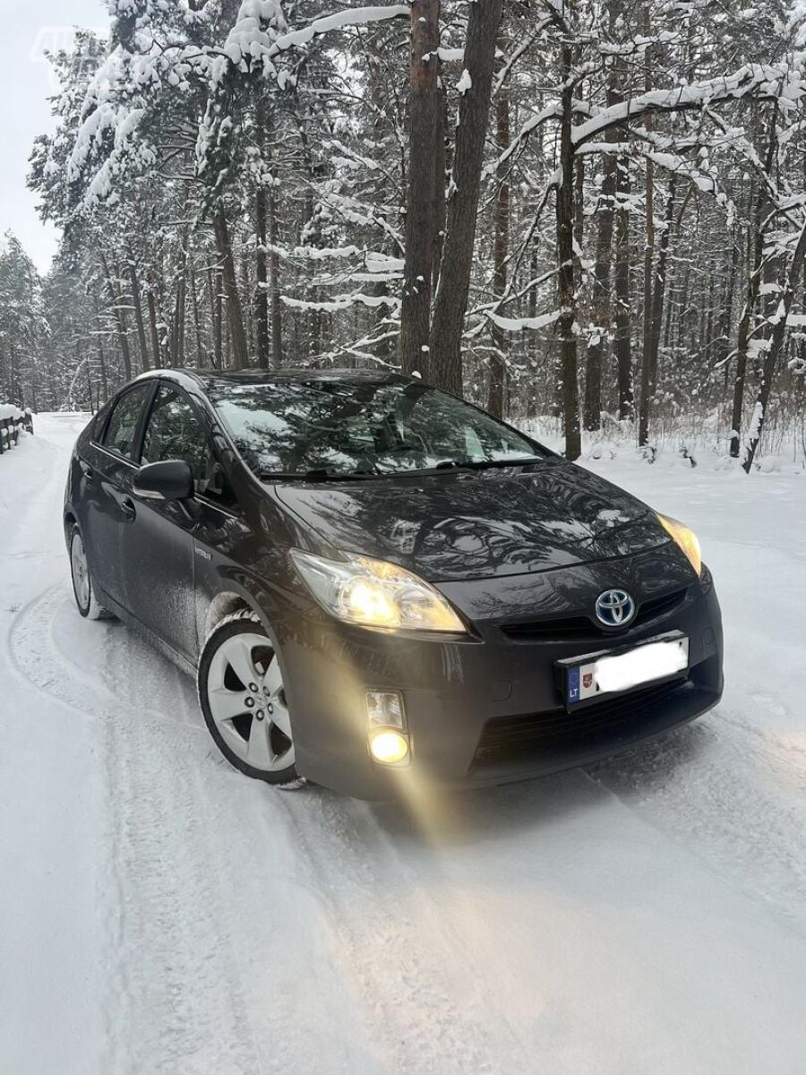 Toyota Prius 2009 in Vilnius, with an engine capacity of 1.80 L and mileage of 300 thousand km for 7700 €, photo 1 on AUTOMOTO.COM.LV