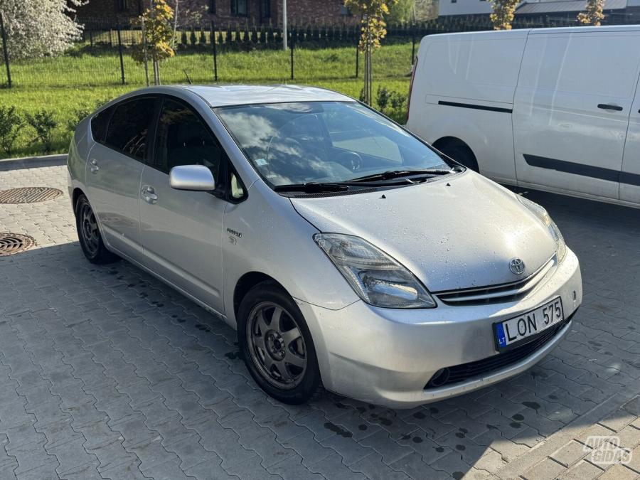 Toyota Prius 2009 in Vilnius, with an engine capacity of 1.50 L and mileage of 540 thousand km for 3099 €, photo 3 on AUTOMOTO.COM.LV