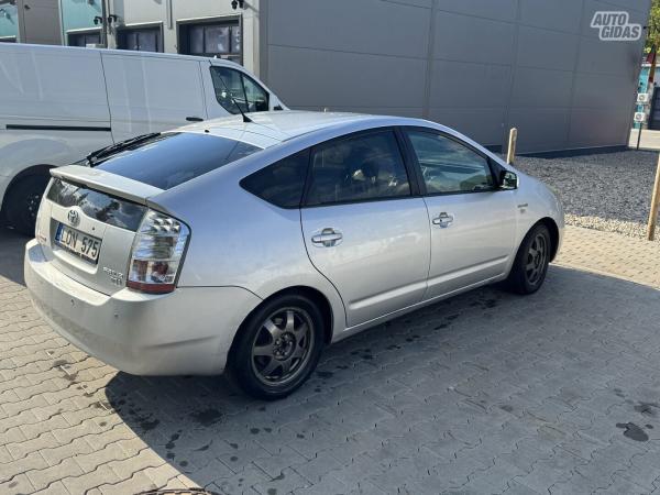 Toyota Prius 2009 in Vilnius, with an engine capacity of 1.50 L and mileage of 540 thousand km for 3099 €, photo 4 on AUTOMOTO.COM.LV
