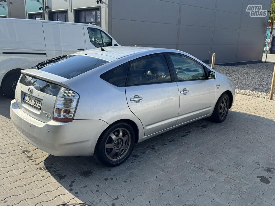 Toyota Prius 2009 in Vilnius, with an engine capacity of 1.50 L and mileage of 540 thousand km for 3099 €, photo 5 on AUTOMOTO.COM.LV