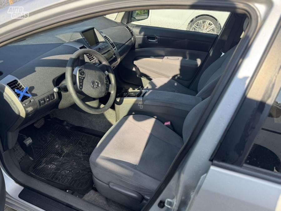 Toyota Prius 2009 in Vilnius, with an engine capacity of 1.50 L and mileage of 540 thousand km for 3099 €, photo 12 on AUTOMOTO.COM.LV