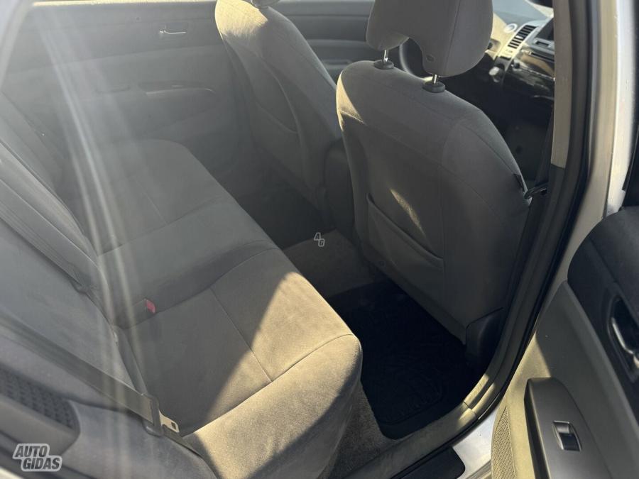 Toyota Prius 2009 in Vilnius, with an engine capacity of 1.50 L and mileage of 540 thousand km for 3099 €, photo 14 on AUTOMOTO.COM.LV