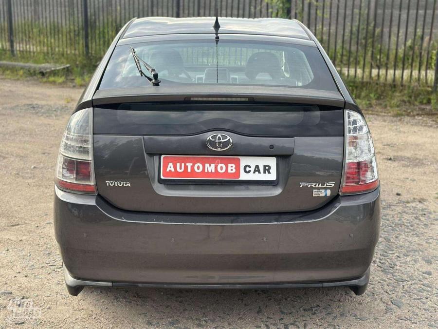 Toyota Prius 2009 in Vilnius, with an engine capacity of 1.50 L and mileage of 270 thousand km for 3950 €, photo 7 on AUTOMOTO.COM.LV