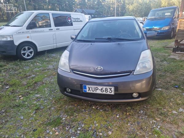 Toyota Prius 2009 in Kelme, with an engine capacity of 1.50 L and mileage of 311 thousand km for 3300 €, photo 1 on AUTOMOTO.COM.LV