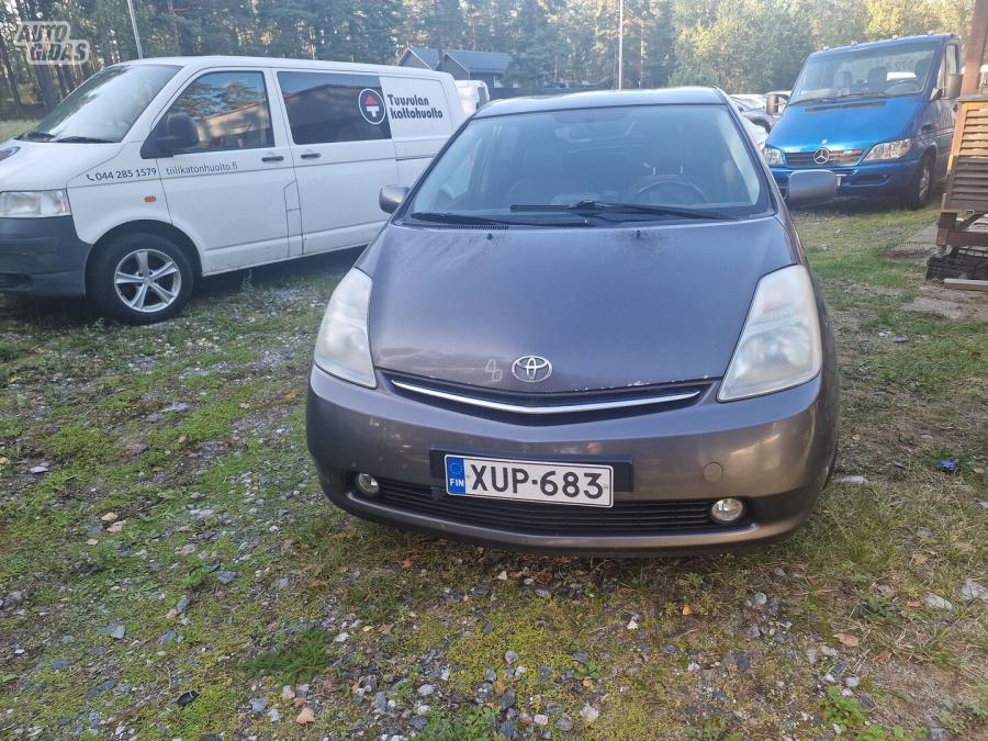 Toyota Prius 2009 in Kelme, with an engine capacity of 1.50 L and mileage of 311 thousand km for 3300 €, photo 1 on AUTOMOTO.COM.LV