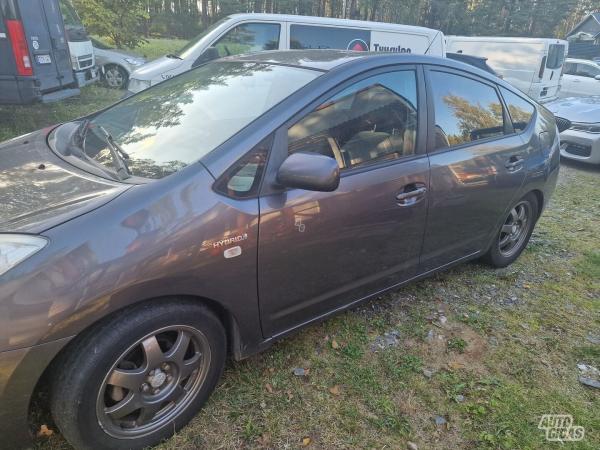 Toyota Prius 2009 in Kelme, with an engine capacity of 1.50 L and mileage of 311 thousand km for 3300 €, photo 3 on AUTOMOTO.COM.LV