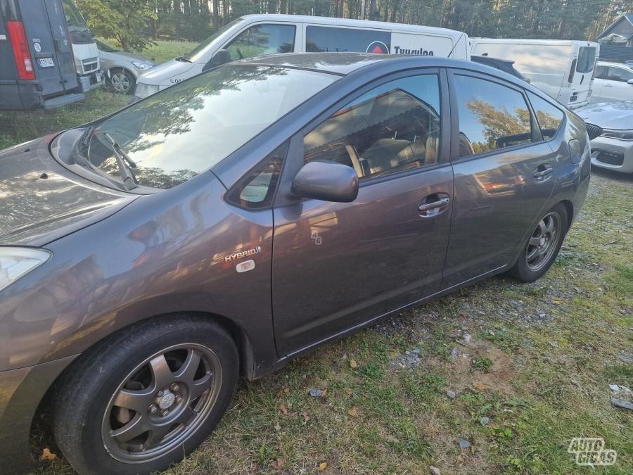 Toyota Prius 2009 in Kelme, with an engine capacity of 1.50 L and mileage of 311 thousand km for 3300 €, photo 3 on AUTOMOTO.COM.LV