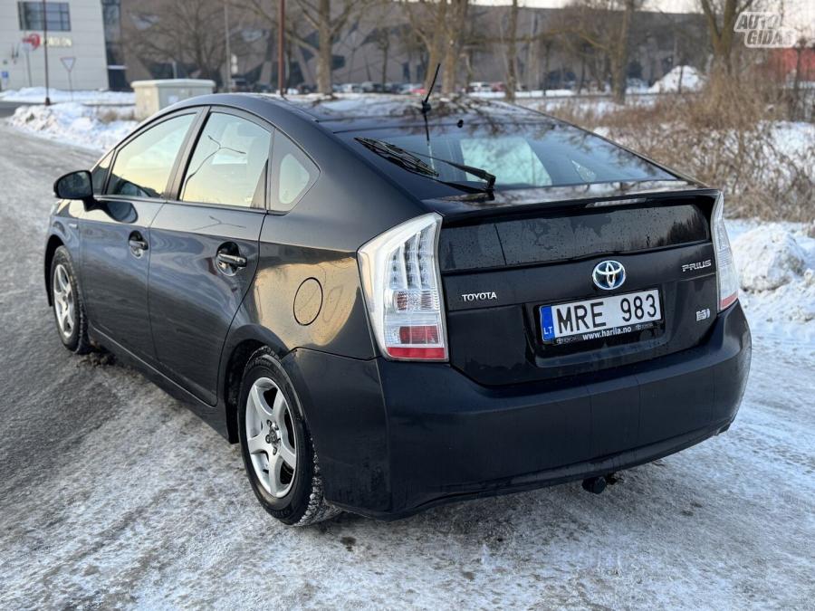 Toyota Prius 2010 in Siauliai, with an engine capacity of 1.80 L and mileage of 111 thousand km for 4550 €, photo 3 on AUTOMOTO.COM.LV
