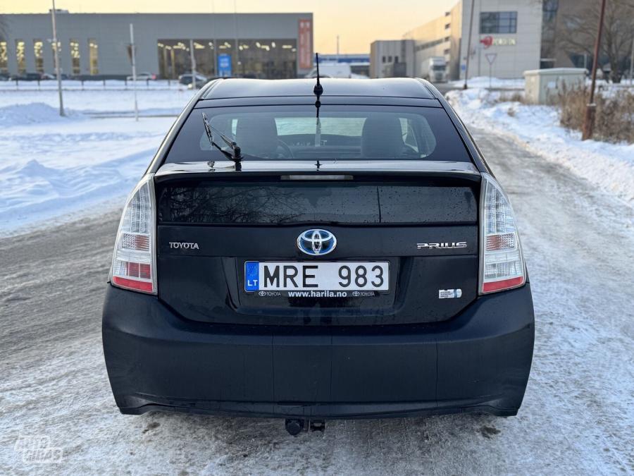 Toyota Prius 2010 in Siauliai, with an engine capacity of 1.80 L and mileage of 500 thousand km for 4550 €, photo 4 on AUTOMOTO.COM.LV