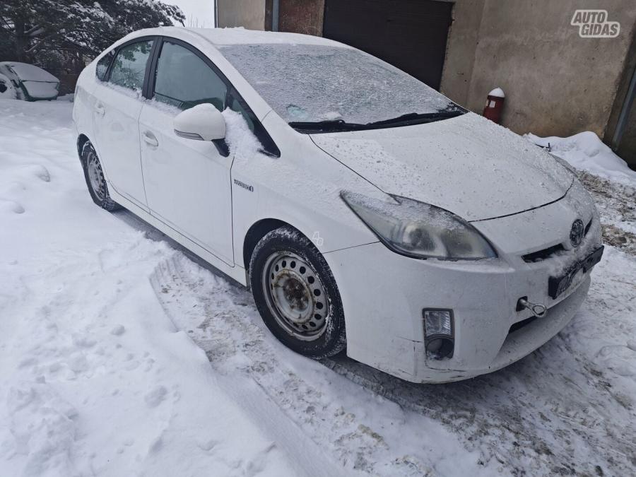 Toyota Prius 2010 in Vilnius, with an engine capacity of 1.80 L and mileage of 306 thousand km for 3550 €, photo 3 on AUTOMOTO.COM.LV