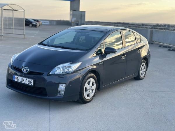 Toyota Prius 2010 in Vilnius, with an engine capacity of 1.80 L and mileage of 335 thousand km for 4250 €, photo 1 on AUTOMOTO.COM.LV