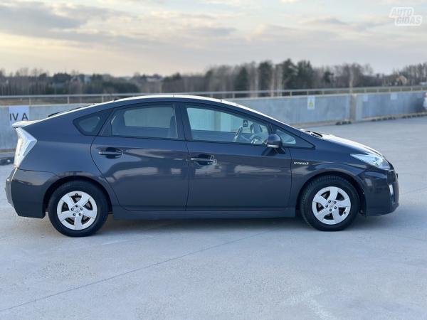 Toyota Prius 2010 in Vilnius, with an engine capacity of 1.80 L and mileage of 335 thousand km for 4250 €, photo 4 on AUTOMOTO.COM.LV