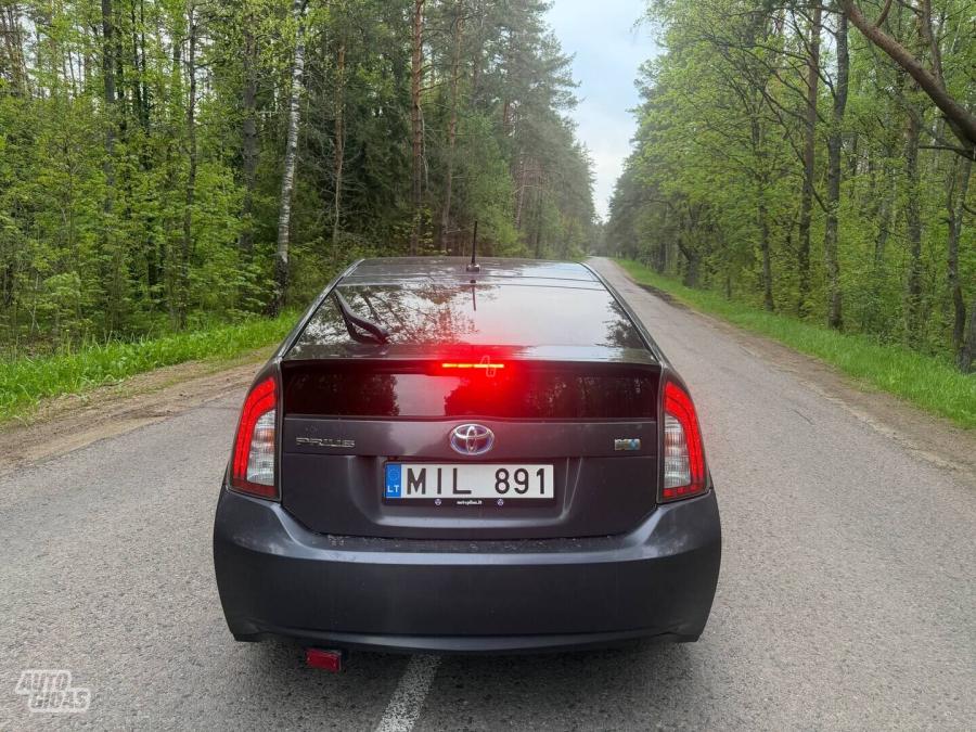 Toyota Prius 2010 Viļņa, ar dzinēja tilpumu 1.80 L un nobraukumu 500 tūkst. km par 5500 €, foto 12 vietnē AUTOMOTO.COM.LV