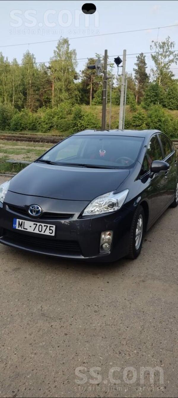 Toyota Prius 2010 in Riga, with an engine capacity of 1.80 L and mileage of 322 thousand km for 4200 €, photo 1 on AUTOMOTO.COM.LV