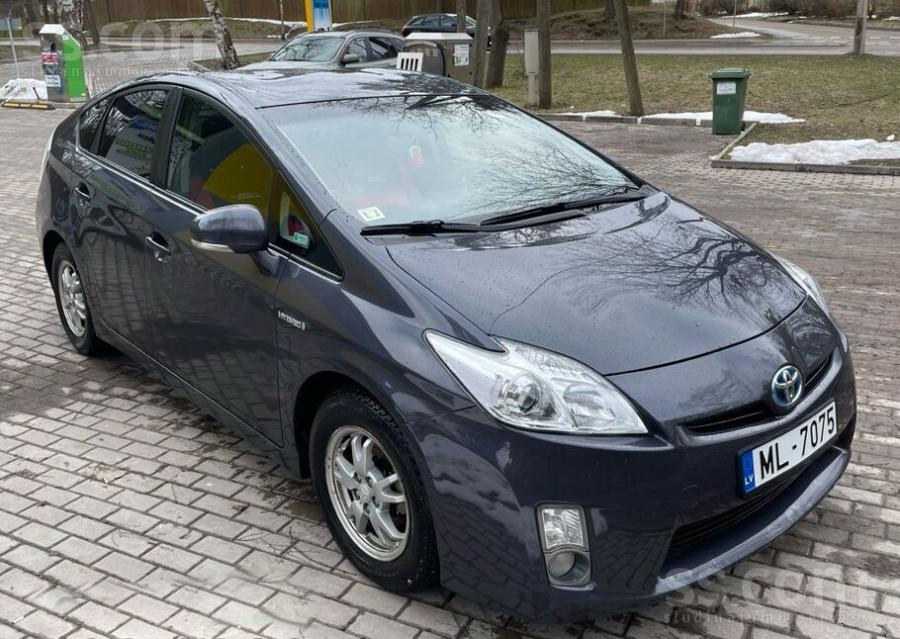Toyota Prius 2010 in Riga, with an engine capacity of 1.80 L and mileage of 322 thousand km for 4200 €, photo 3 on AUTOMOTO.COM.LV