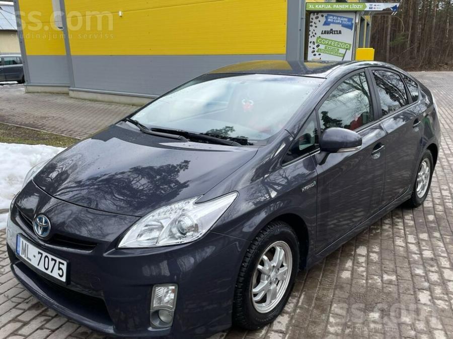 Toyota Prius 2010 in Riga, with an engine capacity of 1.80 L and mileage of 322 thousand km for 4200 €, photo 4 on AUTOMOTO.COM.LV