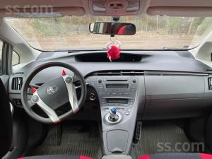 Toyota Prius 2010 in Riga, with an engine capacity of 1.80 L and mileage of 322 thousand km for 4200 €, photo 5 on AUTOMOTO.COM.LV