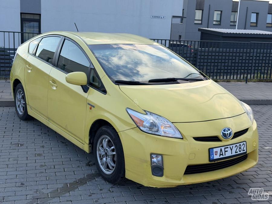Toyota Prius 2010 in Vilnius, with an engine capacity of 1.80 L and mileage of 300 thousand km for 3200 €, photo 4 on AUTOMOTO.COM.LV